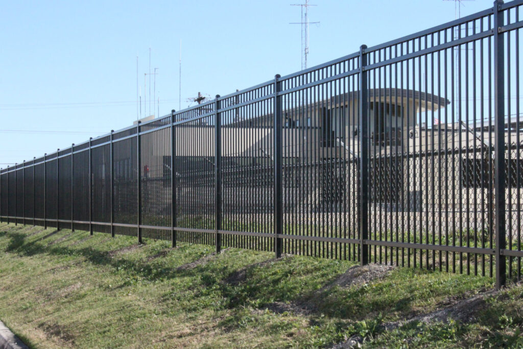 Commercial Fence Dallas Fort Worth Arlington | Hardy Fence